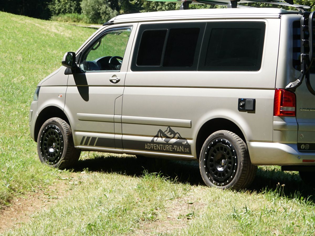 Adventure Van Seitenstreifen Aufkleber für VW T5/T6 - Berge & Palmen
